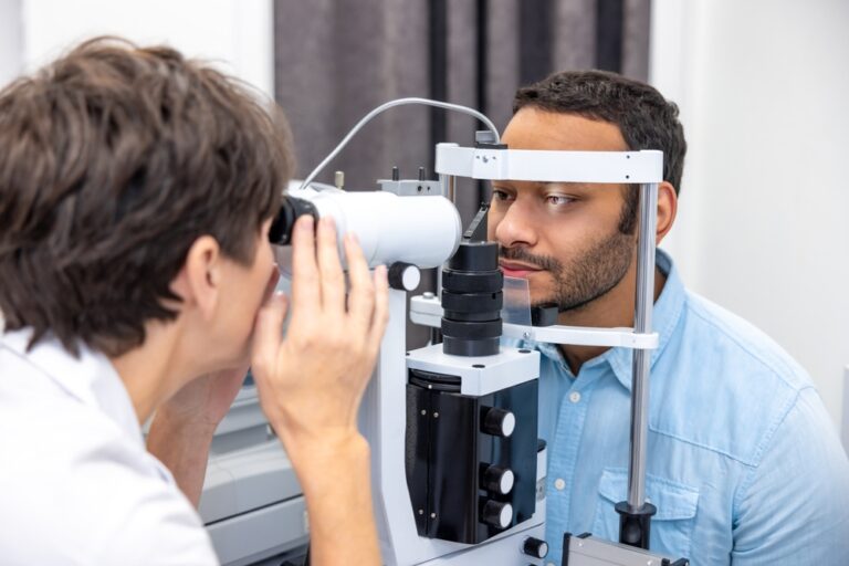 What Is the Difference Between an Optometrist and an Ophthalmologist ...